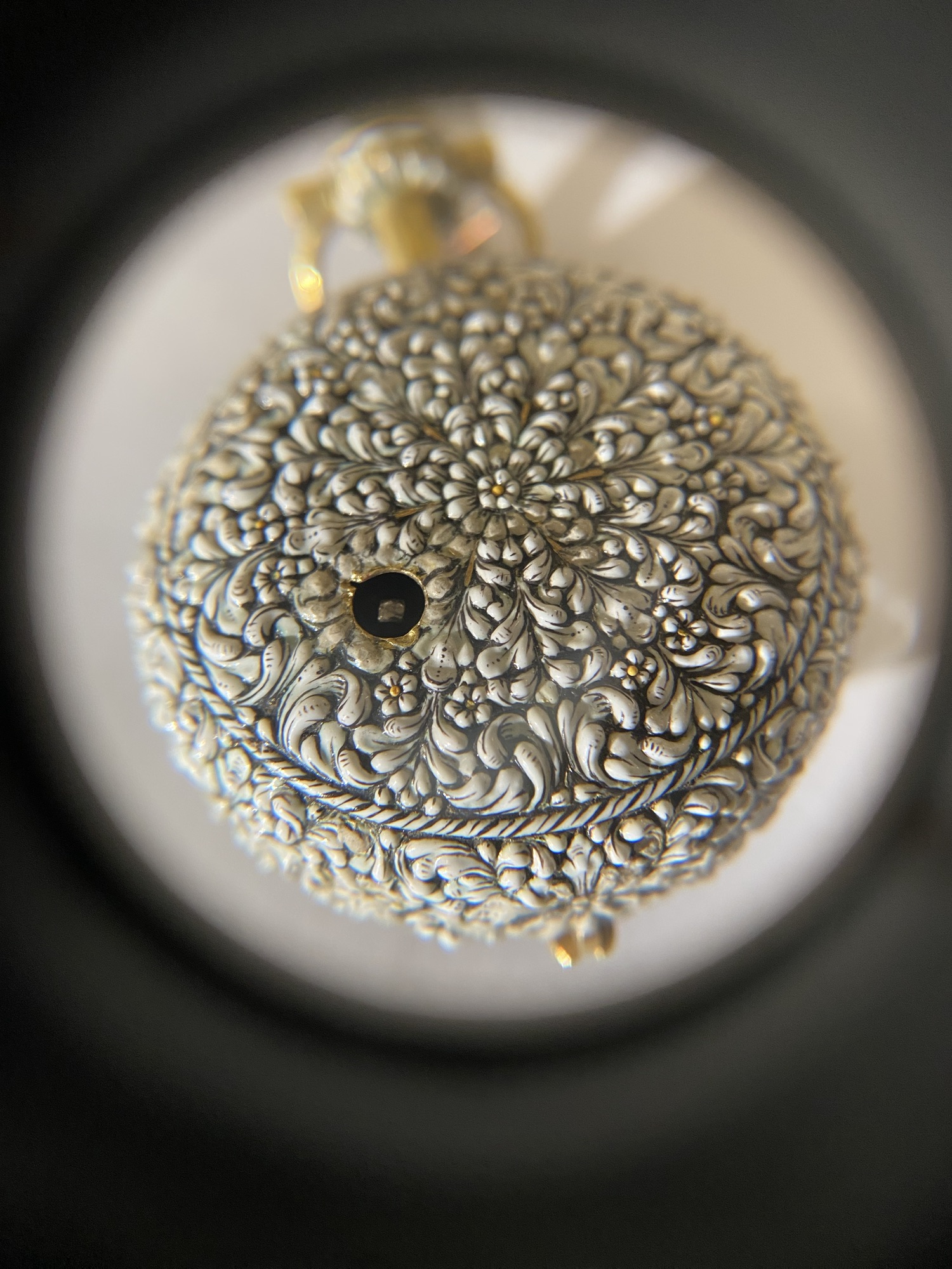 A brief look at a extremely fine 17th century enamel watch – Lewis Walduck